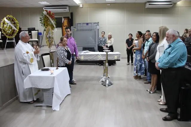 Onésimo: família e autoridades dão último adeus